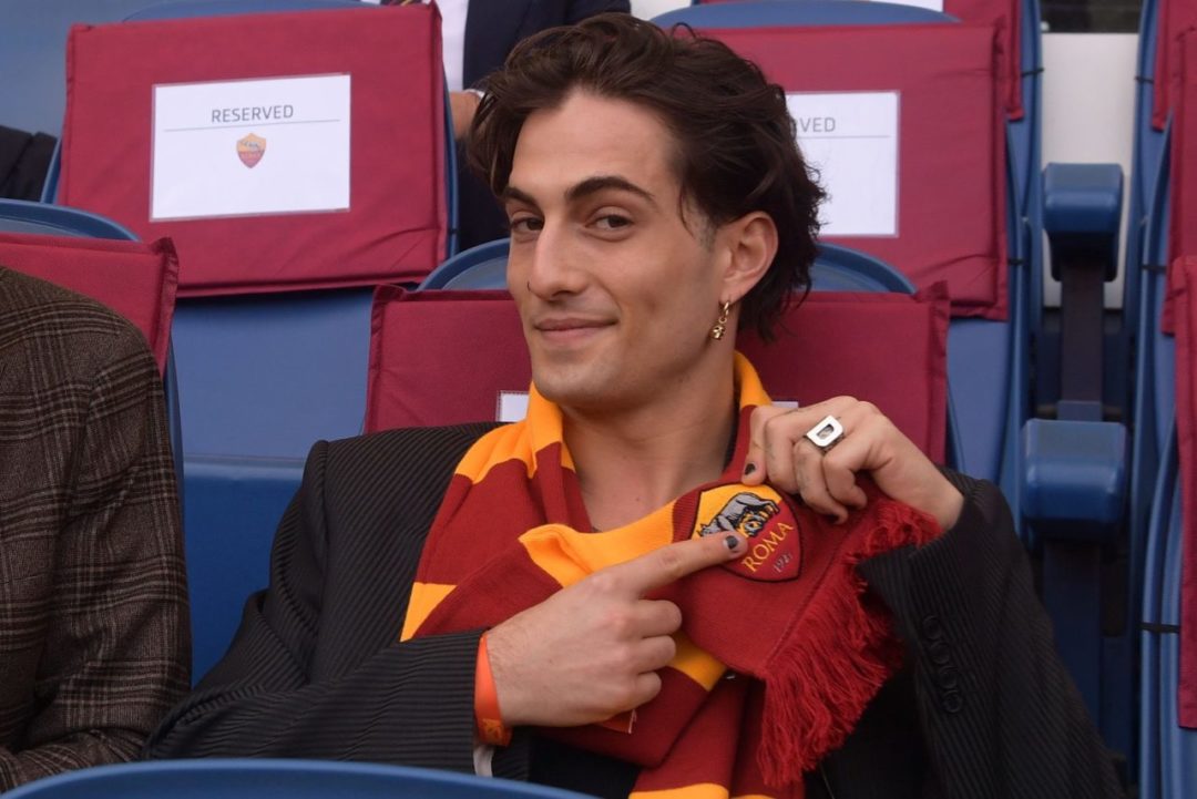 Maneskin singer Damiano takes time out to cheer on Roma - Football Italia