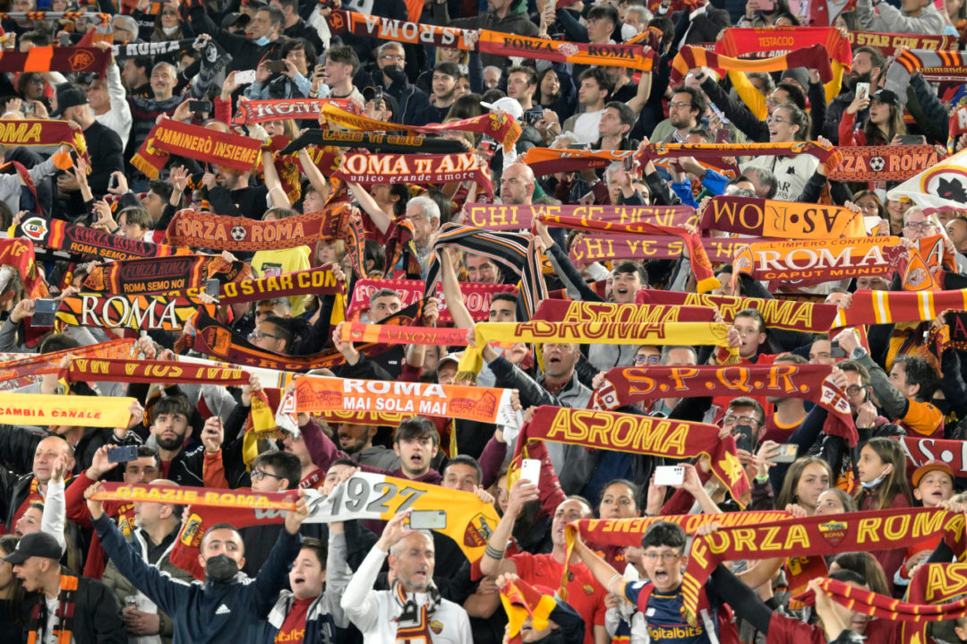 Roma ultras accompany team bus to Leicester City game - Football Italia