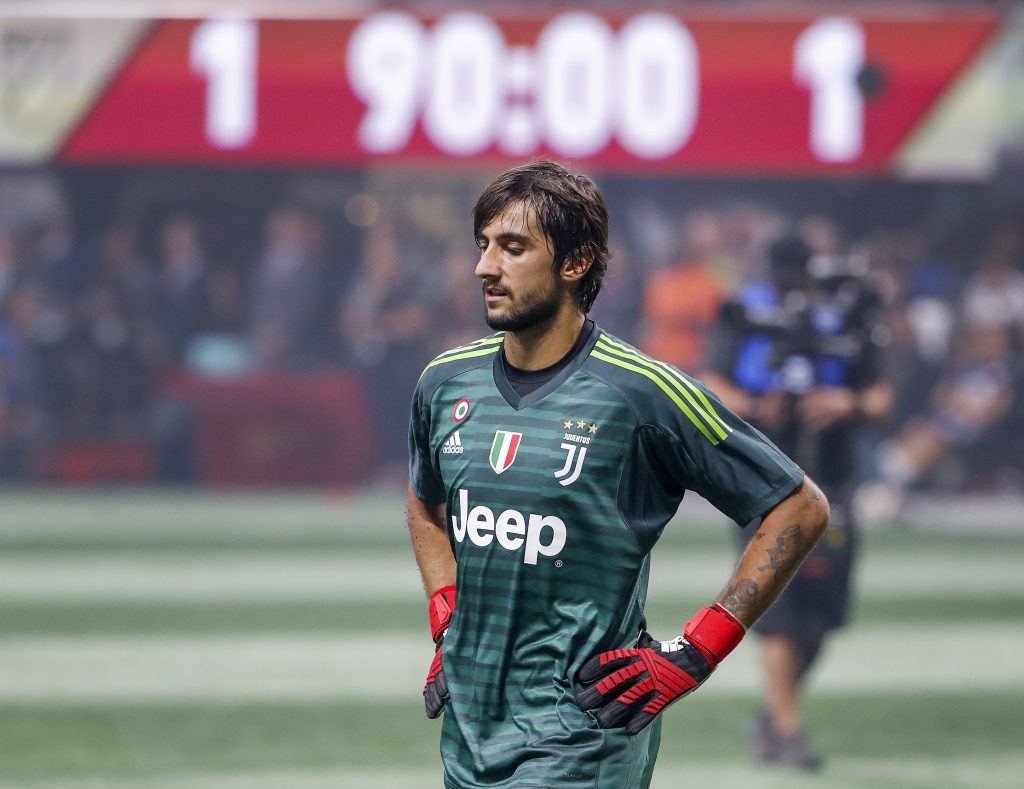 Video: Juventus fan emotional with Perin autograph - Football Italia