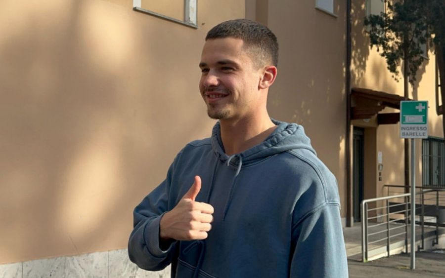Video: Aston Villa midfielder Dendoncker arrives for Napoli medical ...