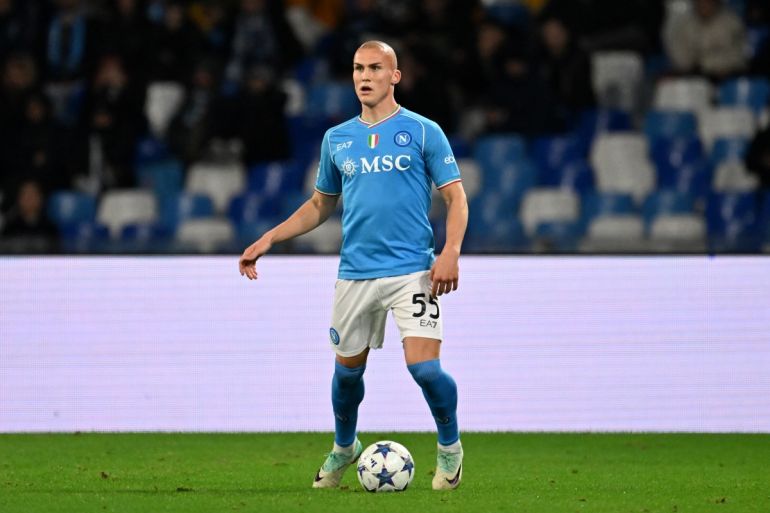 Ostigard confronted Mazzarri in front of De Laurentiis in Napoli ...