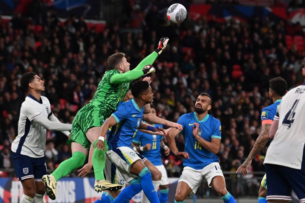 Inter set sights on Brazil goalkeeper Bento