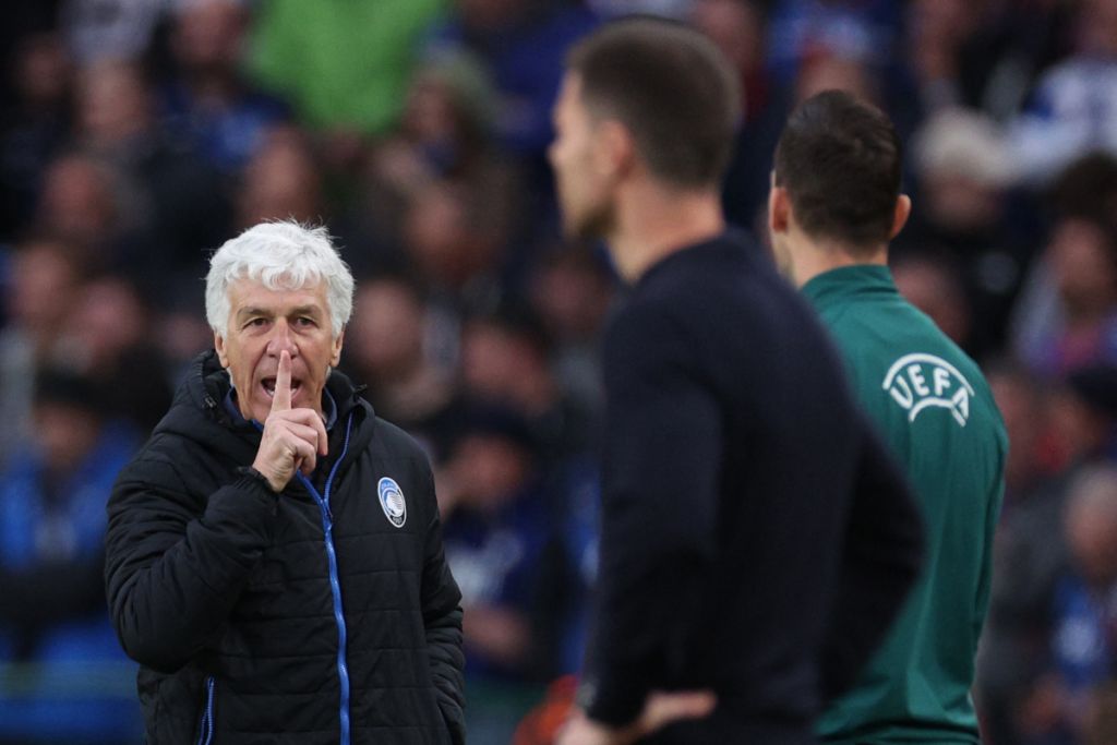 Photo: Gasperini shushes Xabi Alonso in tense Europa League final - May ...