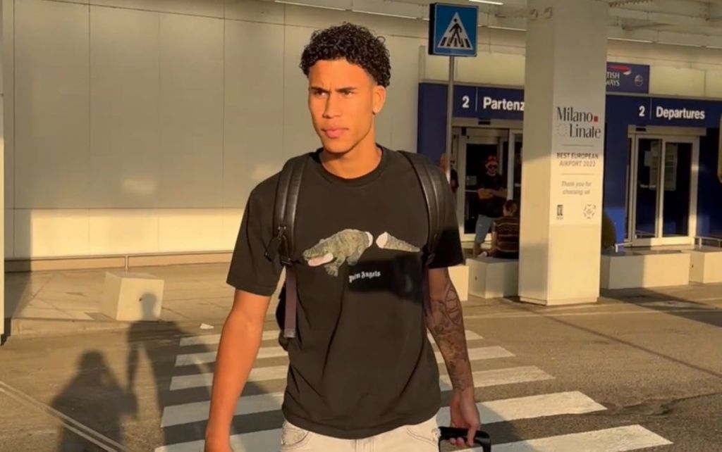 Video: Excited Alex Perez lands to complete 0.5m Inter transfer