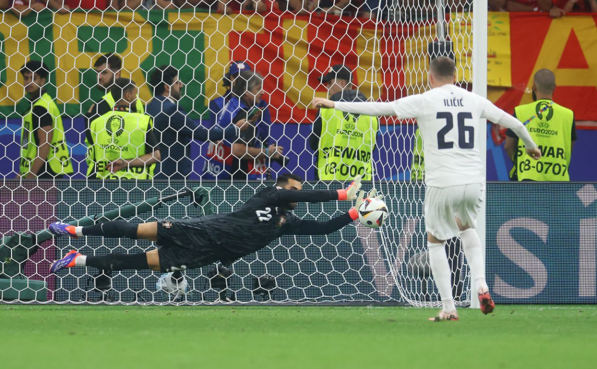 EURO 2024 | Portugal 0-0 Slovenia: CR7 in tears, Diogo Costa the shoot ...