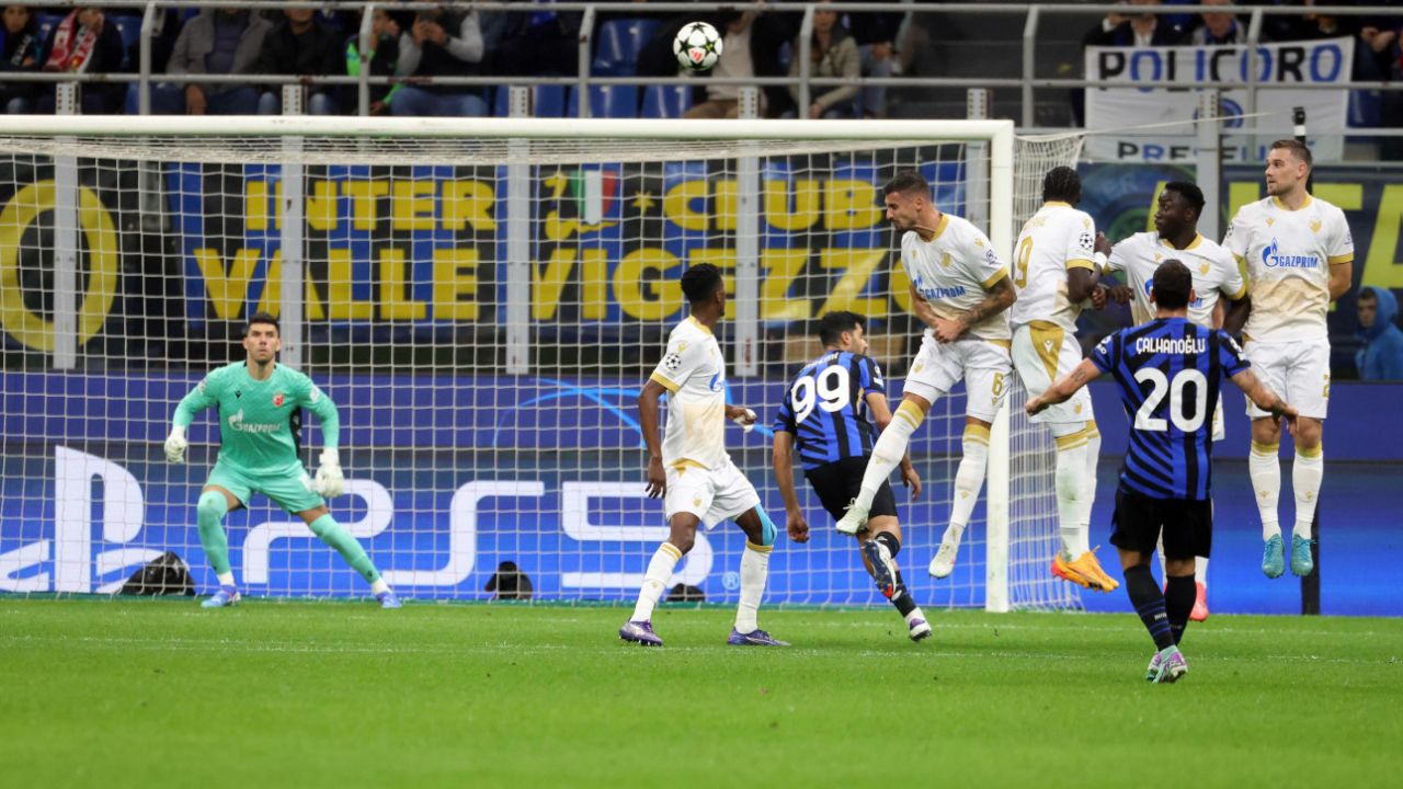 Video: Calhanoglu scores first-ever Inter free-kick in Champions League ...