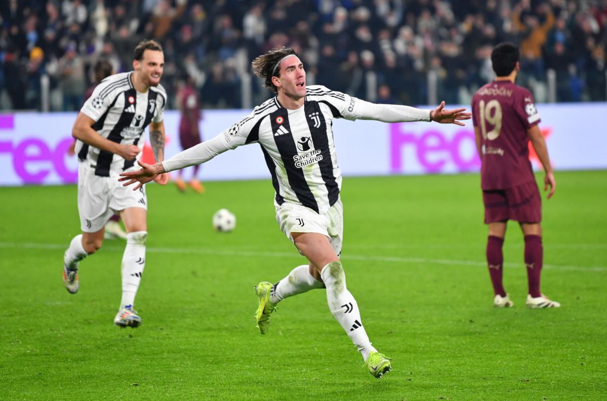 Vlahovic shrugs off lucrative Al-Nassr offer to stick with Juventus in 2025