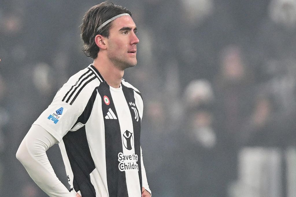Juventus star Vlahovic meets his agent amid Arsenal links