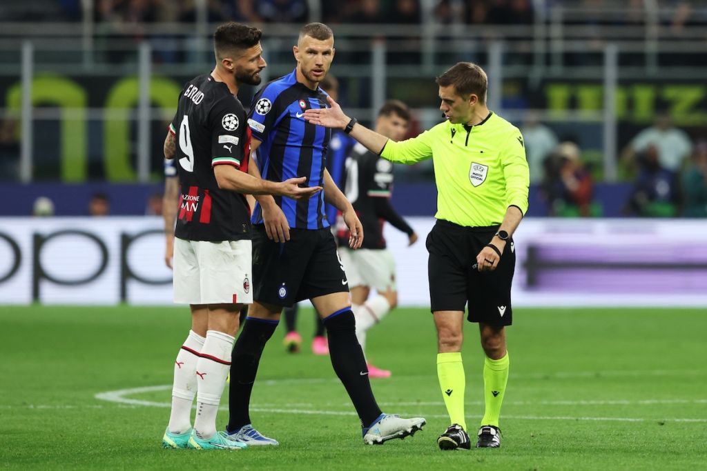 Barcelona vs. Inter: Everything you need to know about referee Turpin ...