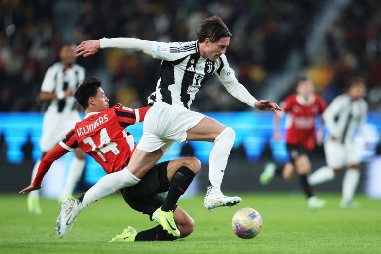 Juventus GM Comolli confirms: ‘Vlahovic can leave, but no offers have ...