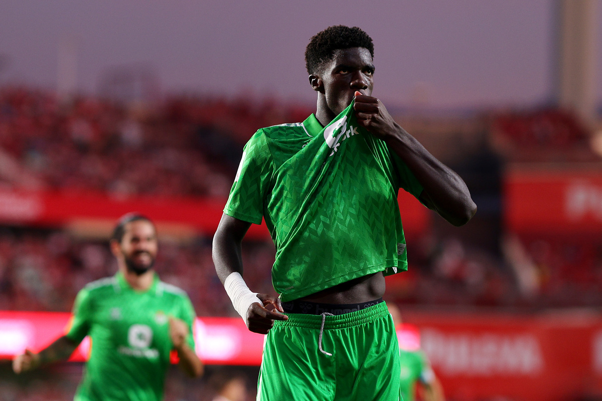 Official: Como sign 19-year-old Diao from Real Betis - Football Italia ...