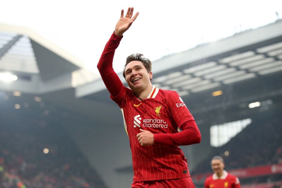Chiesa starts first Premier League game for Liverpool