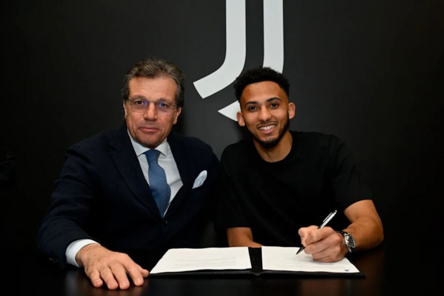 El jugador cedido por el Newcastle Kelly debuta con la Juventus de ...