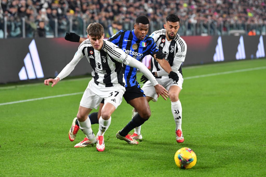 Official: Juventus defender Savona signs new long-term contract ...