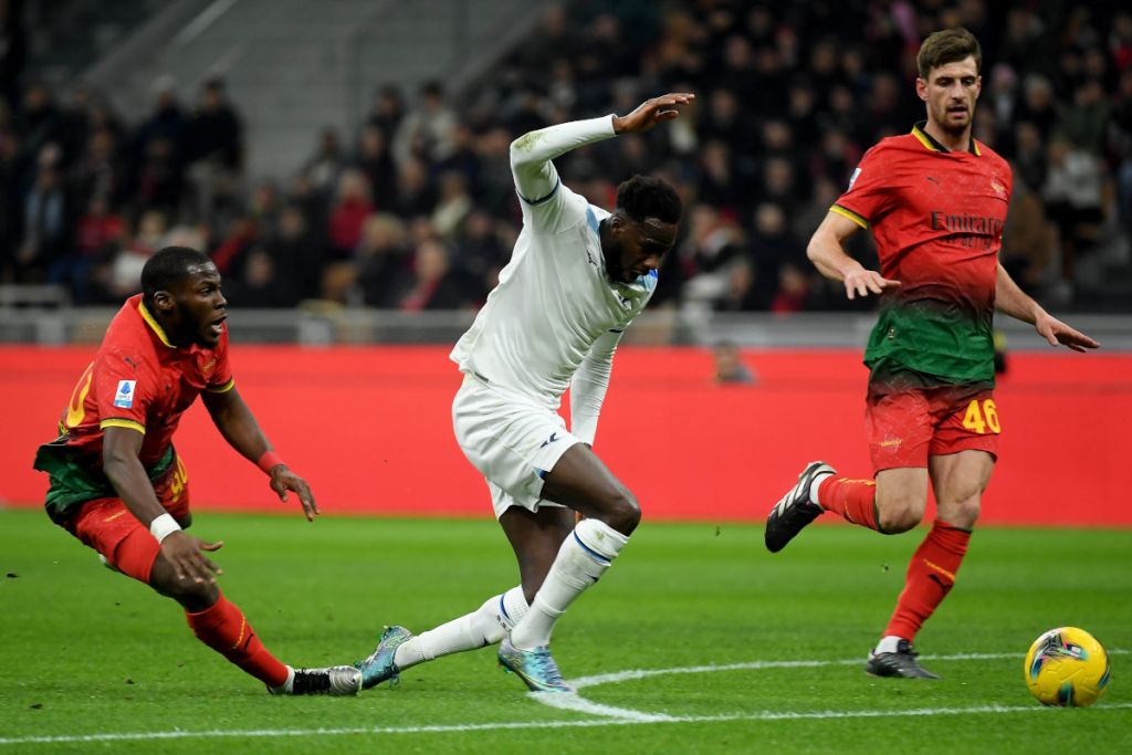 Milan fans jeer angrily as Conceicao makes panic substitution after 37 ...