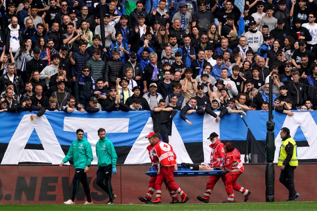 Official : Kolasinac season over after serious knee injury, likely 5-6 ...