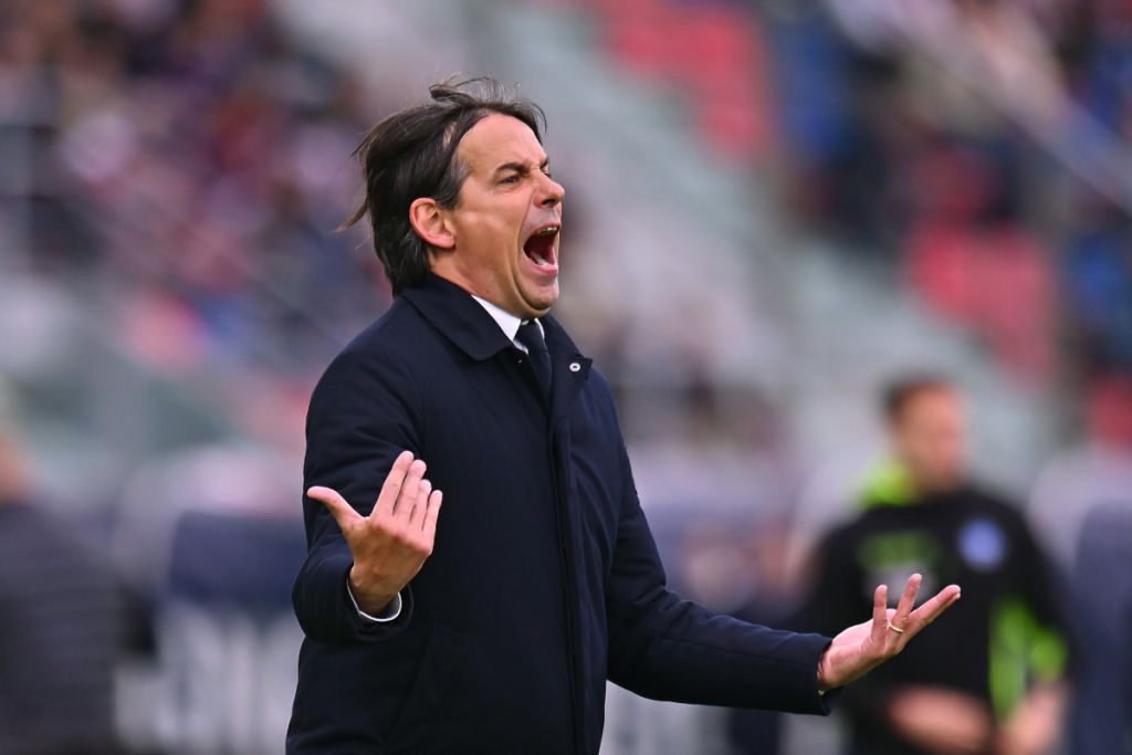 Video - Furious Inzaghi tells fourth official: 'I don't want added time ...