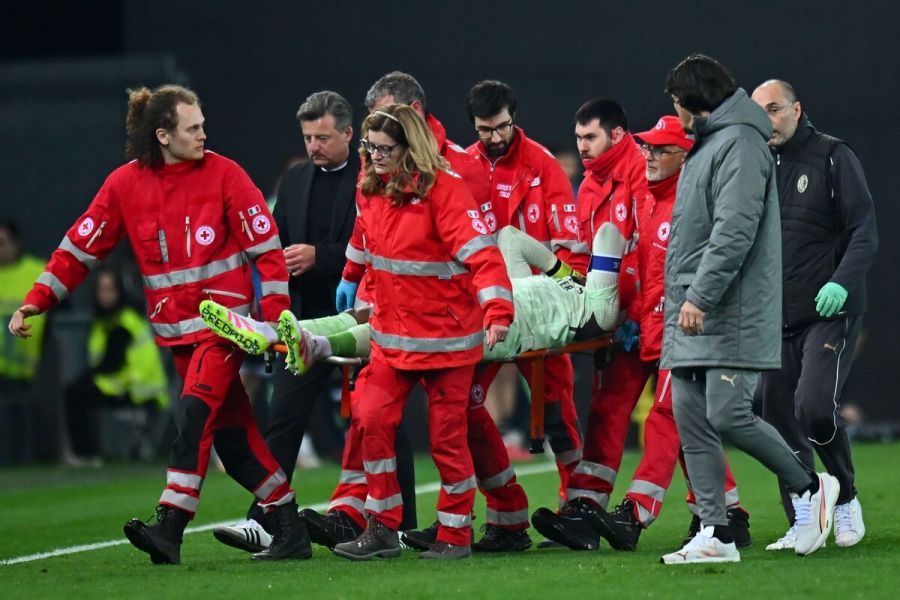 Maignan breaks silence after horrid head injury in Udinese 0-4 Milan ...