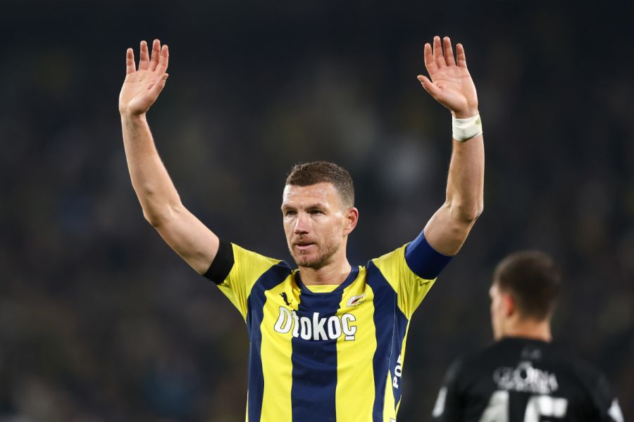 Oficial: Fiorentina ficha a Dzeko, de 39 años, libre tras su salida del ...