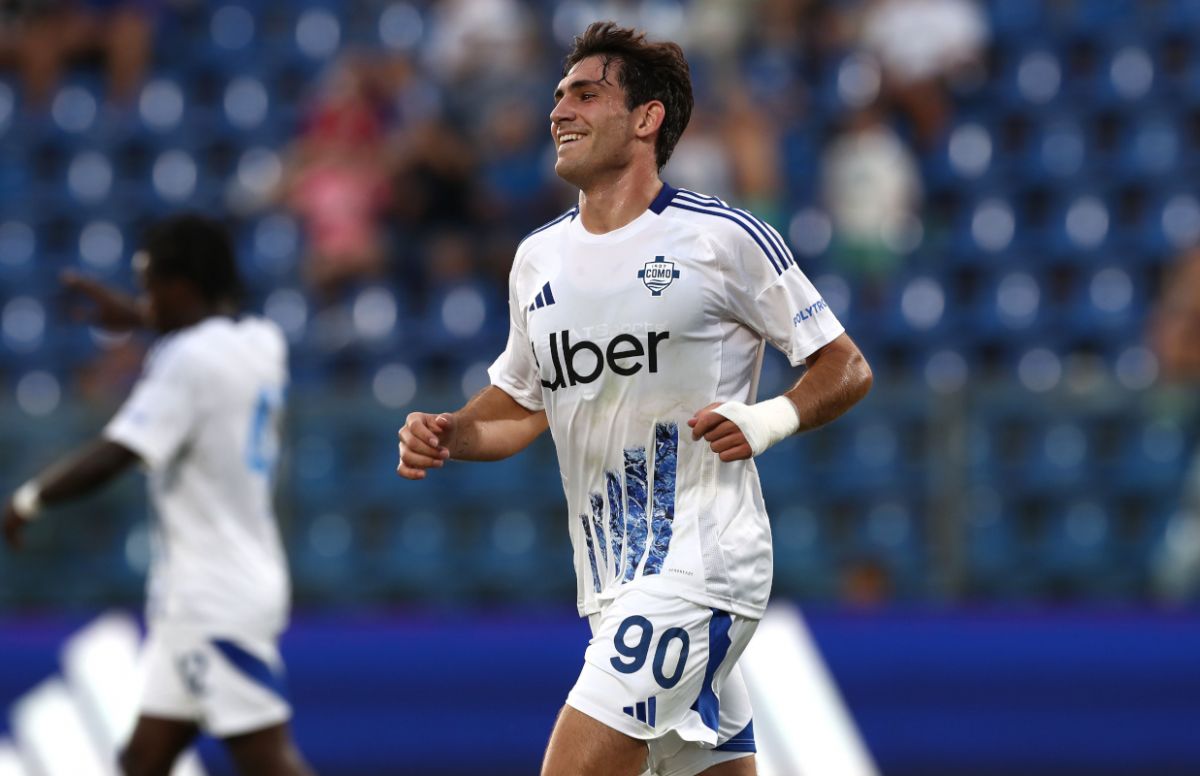 El técnico del Como, Fábregas, confirma que Azon se marcha cedido al ...