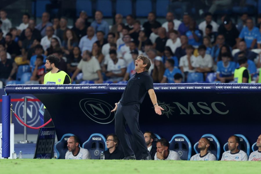 Napoli, Conte hits back at unhappy Lang: 'He has to work'