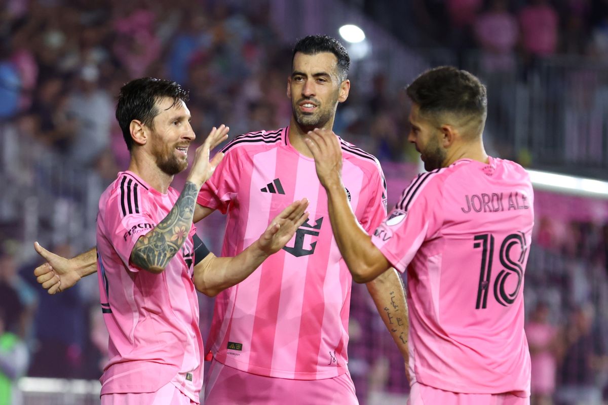 Fabregas: Busquets 'wants to become a coach', Vardy 'never' in Como's ...