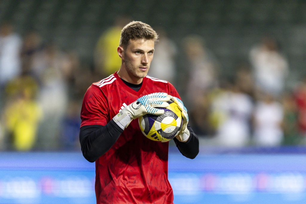 January Transfer Liveblog: Juventus eye deal for Man Utd defender ...