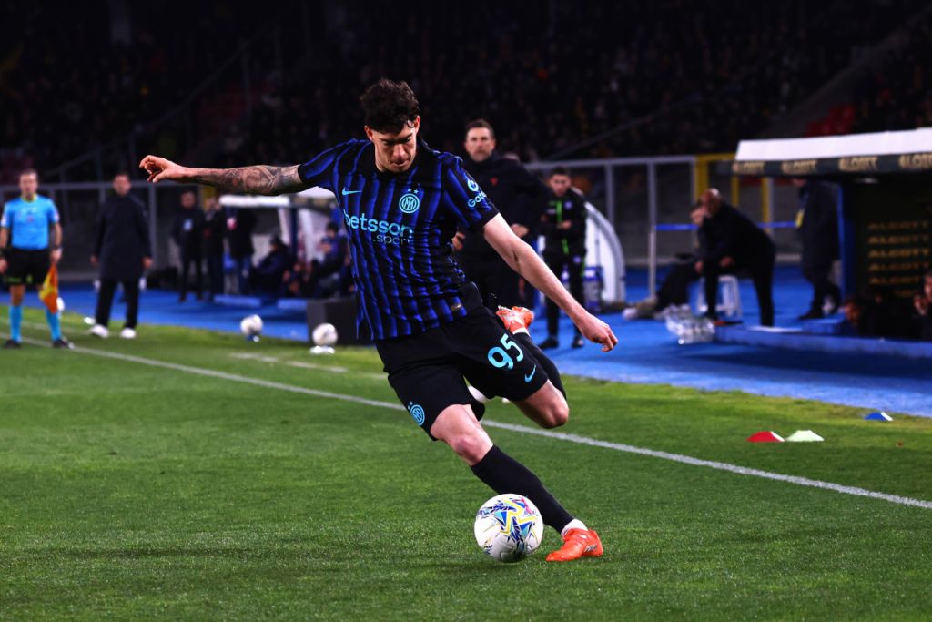 Report Barcelona want to include 19-year-old defender in Bastoni deal ...