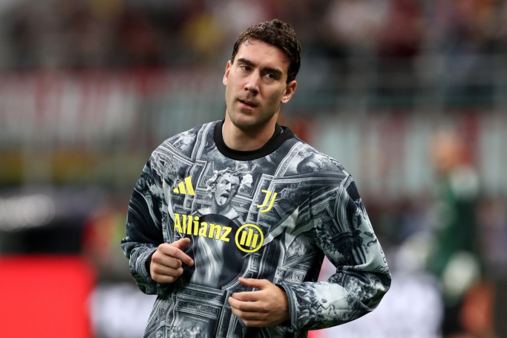 Vlahovic waiting for Barcelona or Bayern Munich to show interest
